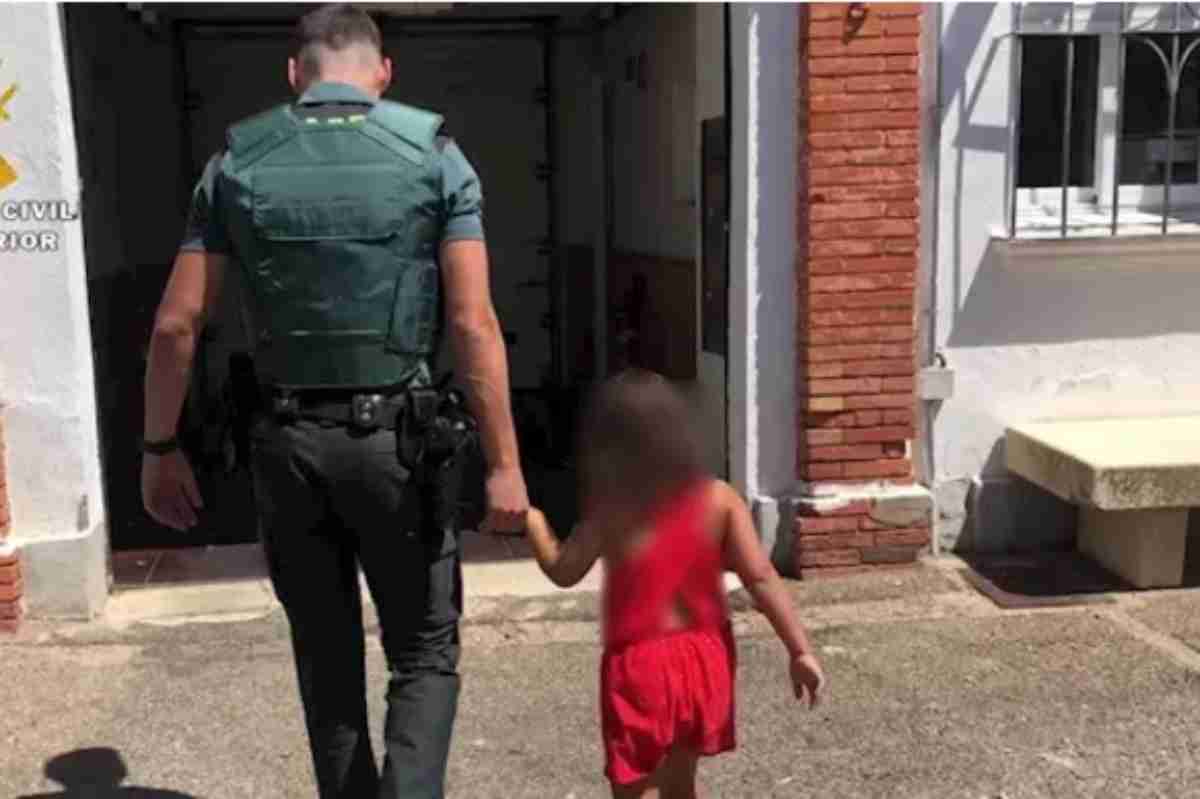 Abandona A La Hija De 7 Años De Su Pareja En Mitad De Una Carretera En