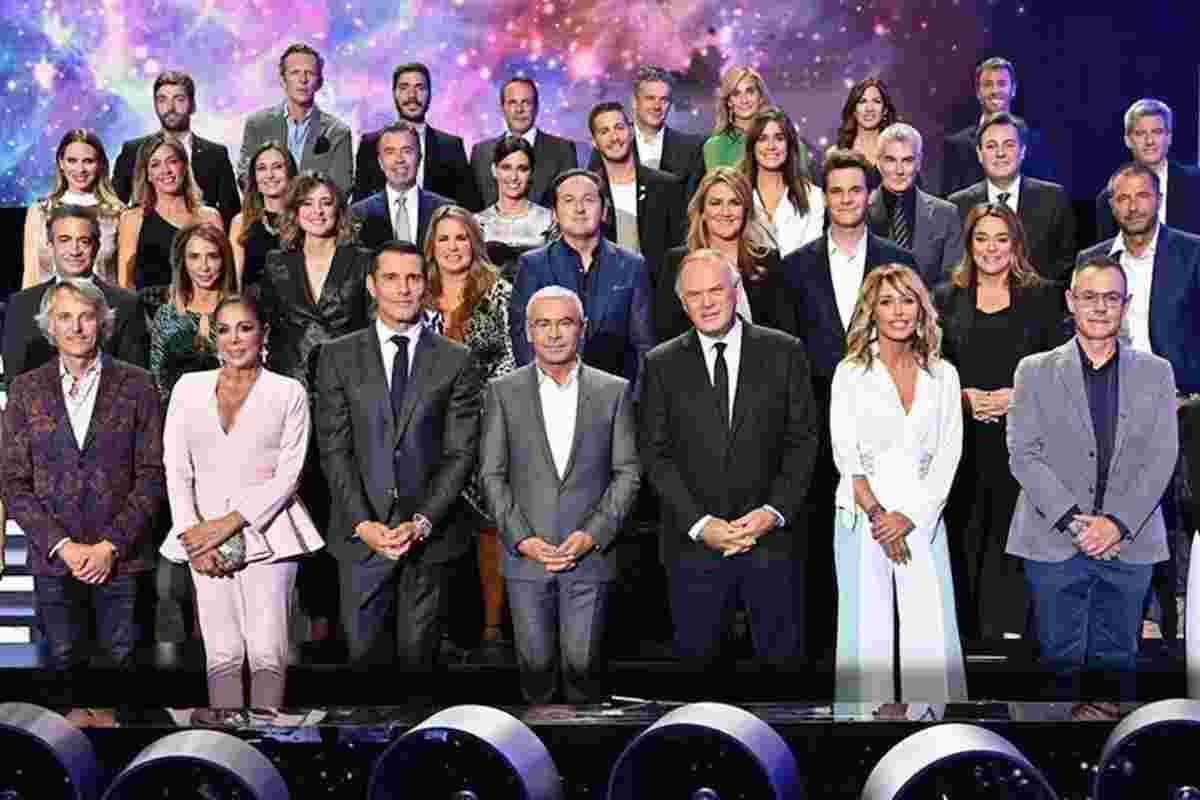 Escàndol a Telecinco: ⚡️ Una presentadora, enxampada de ple amb l'amant Escàndol a Telecinco: ⚡️ Una presentadora, enxampada de ple amb l'amant